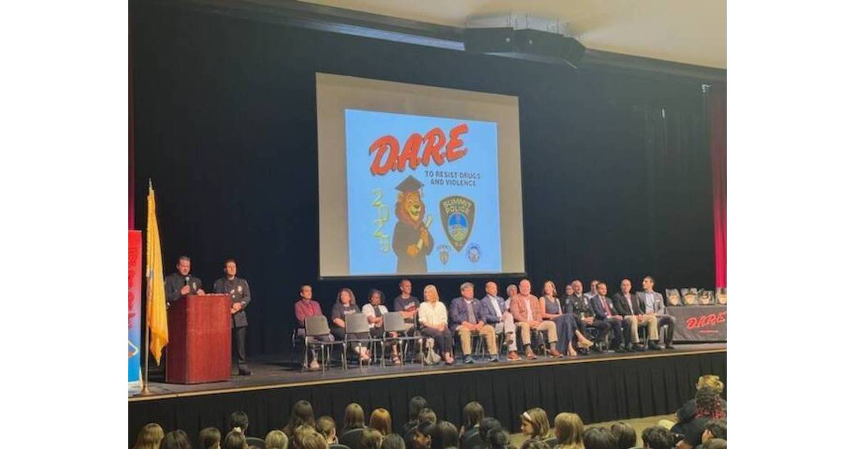 Summit Fifth Graders Mark D.A.R.E. Graduation with Ceremony at High ...