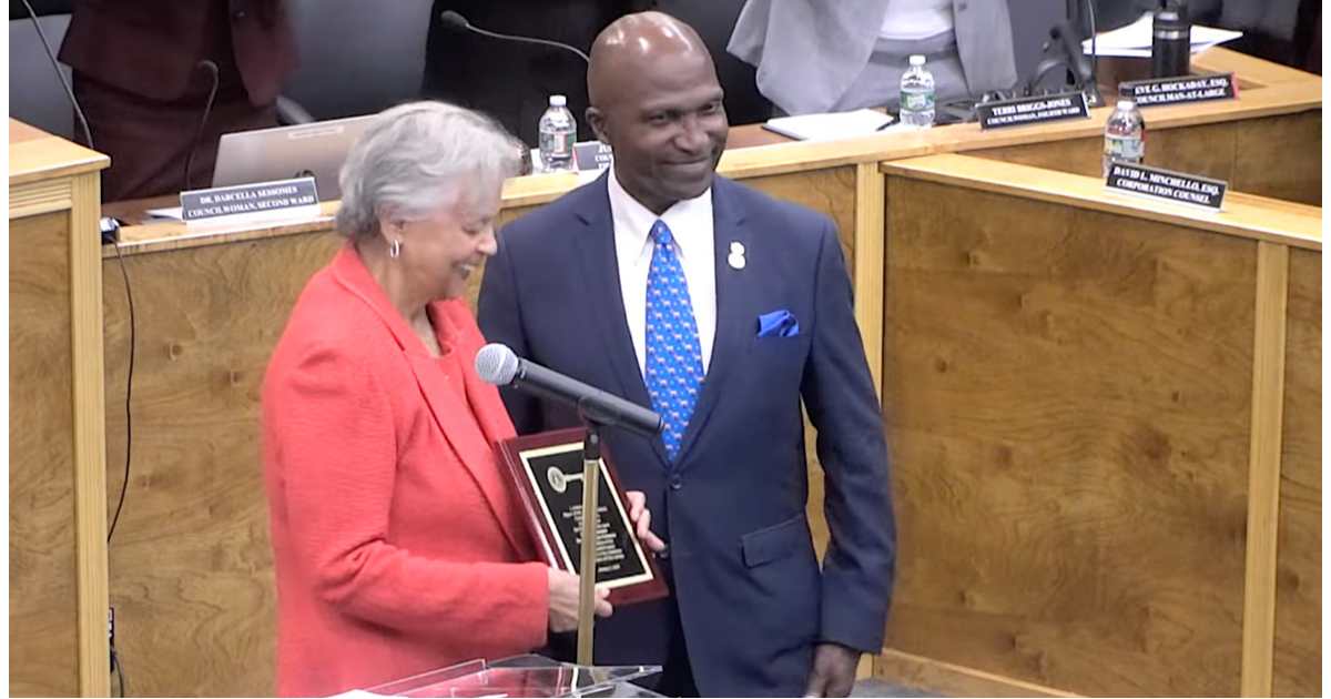 Plainfield Mayor Mapp Presents Key to the City to Congresswoman Watson ...