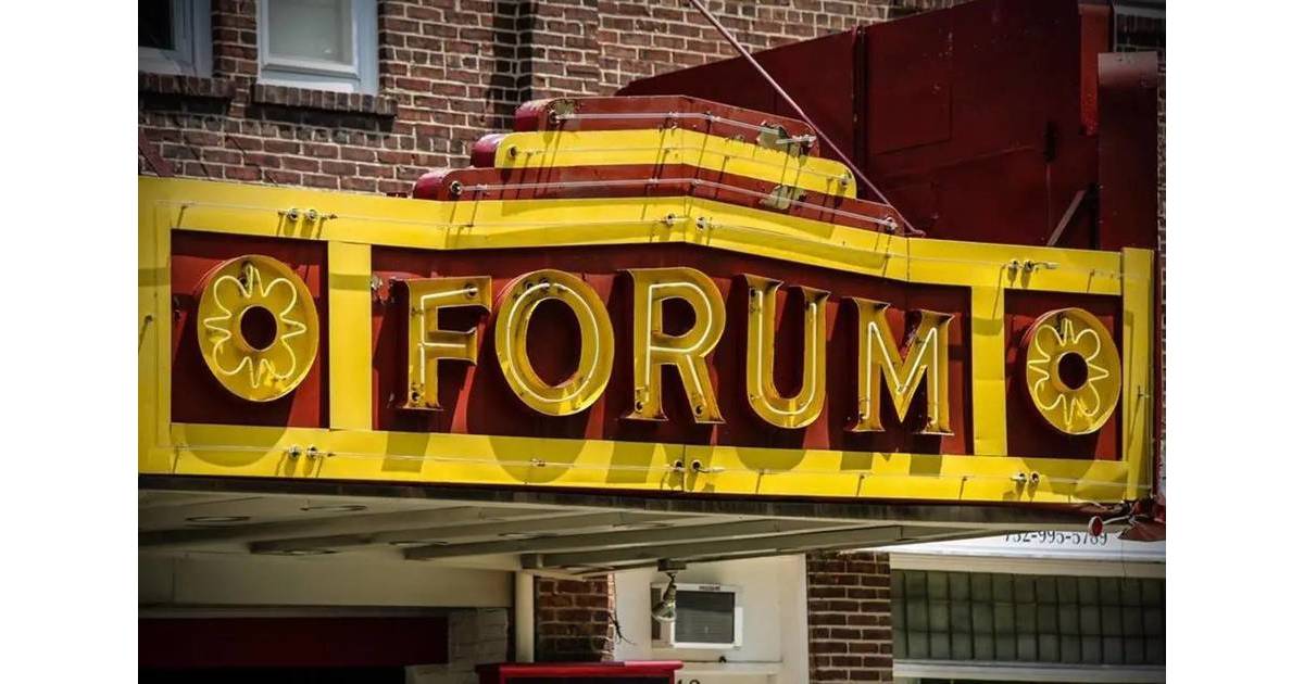 Murphy, Coughlin Tour Metuchen’s Forum Theatre; Promote Arts Funding ...