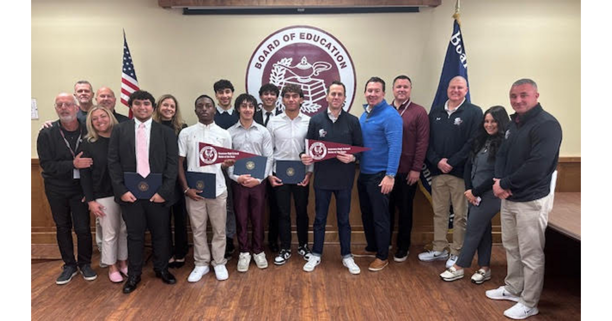 Bayonne High School Model UN Team Gets Encouragement from Rep. Menendez ...