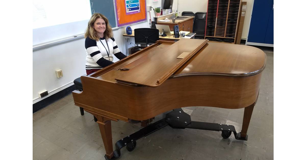 Musical Club of Westfield Donates Baby Grand Piano to Edison School ...