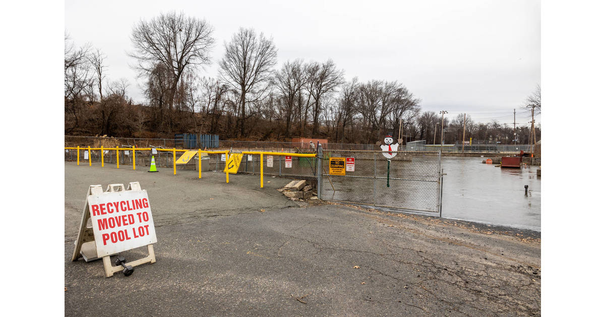 Hawthorne Pool Recycling Location Closed at 12:30 Monday, Wagaraw Road ...