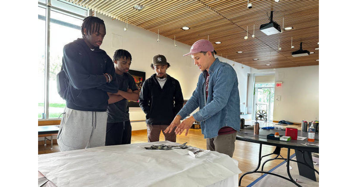 Artist Ricardo Roig Unveiled Human Rights-Inspired Mural at Kean ...