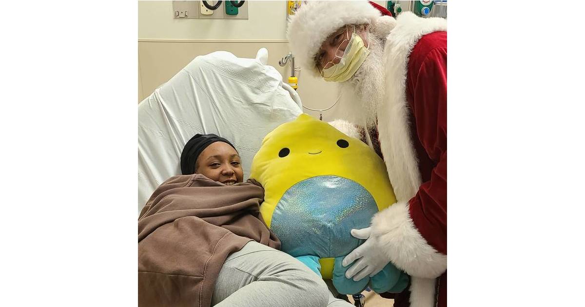 Santa Claus Makes Special Visit to Sick, Injured Patients | Parkland ...