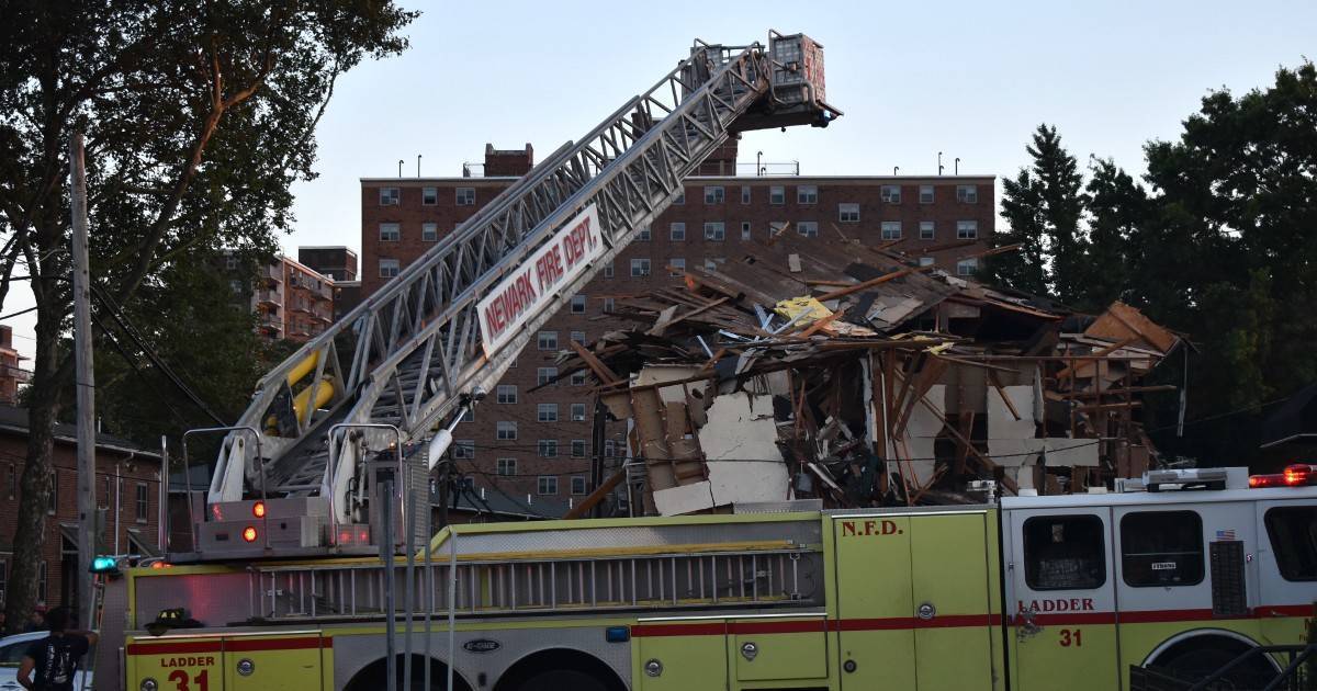 6 Injured, 13 Families Displaced in Newark Building Collapse | Newark ...