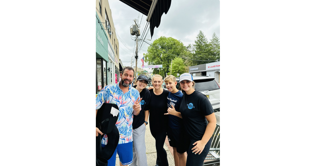 Adam Sandler, His Wife & Daughter Dine at Goldberg’s World Famous Deli ...