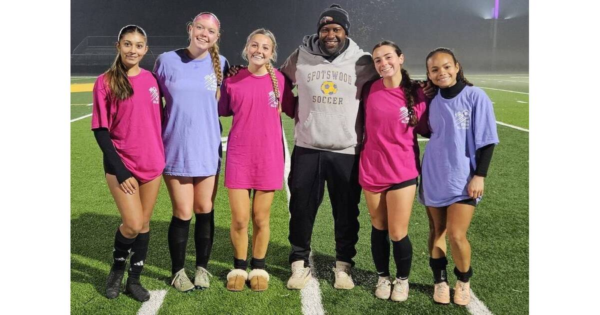 Chargers Josephine Longo, Sofia Haider, Brianna Del Aversano, Tatum ...