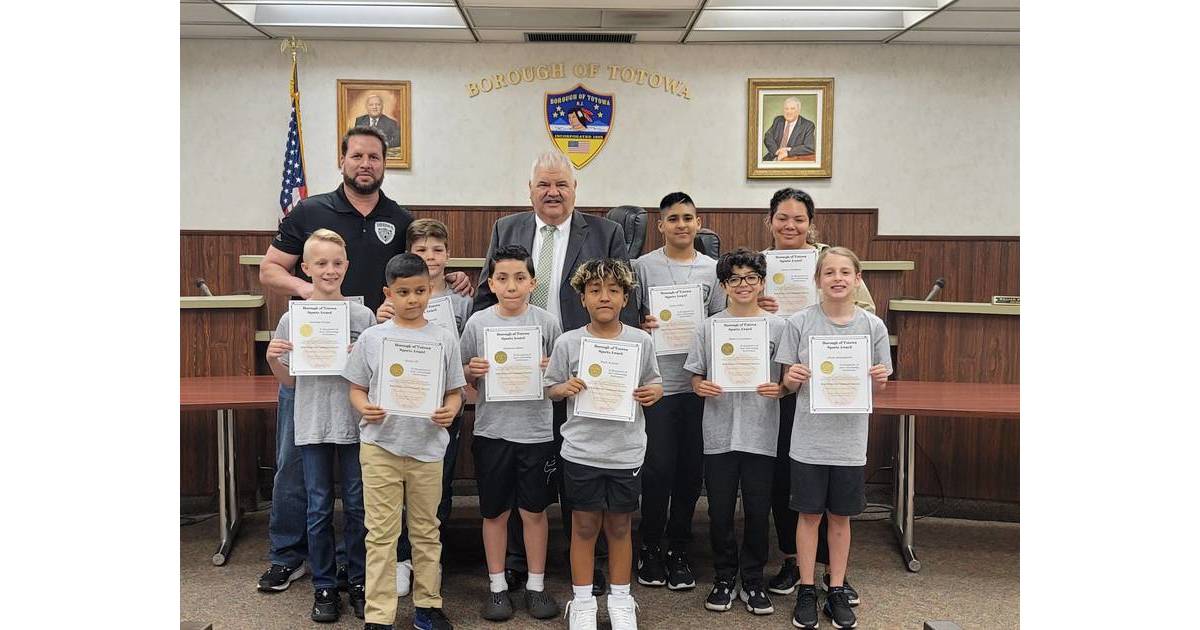 Totowa Mayor John Coiro Celebrates 3rd & 4th Grade Passaic Valley Youth ...