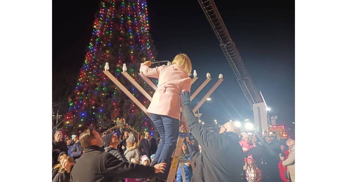 Gelt Drop, Doughnuts, Dancing: Westfield Celebrates Hannukah with ...