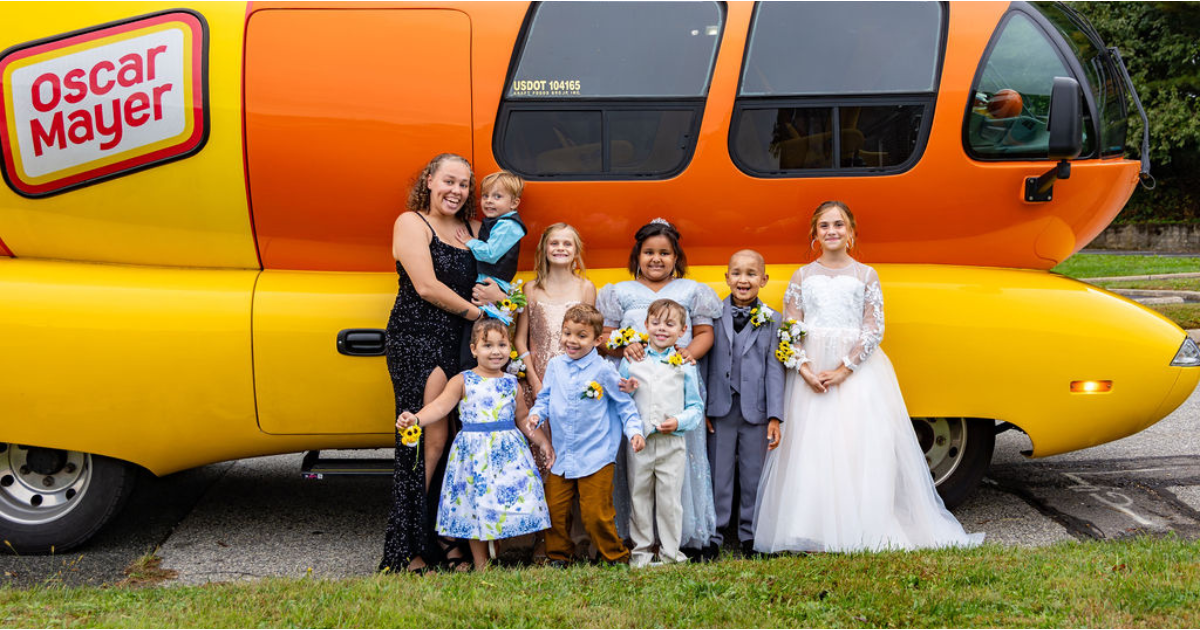“Bringing Smiles, One Dog at a Time”: Oscar Mayer Wienermobile Makes a ...