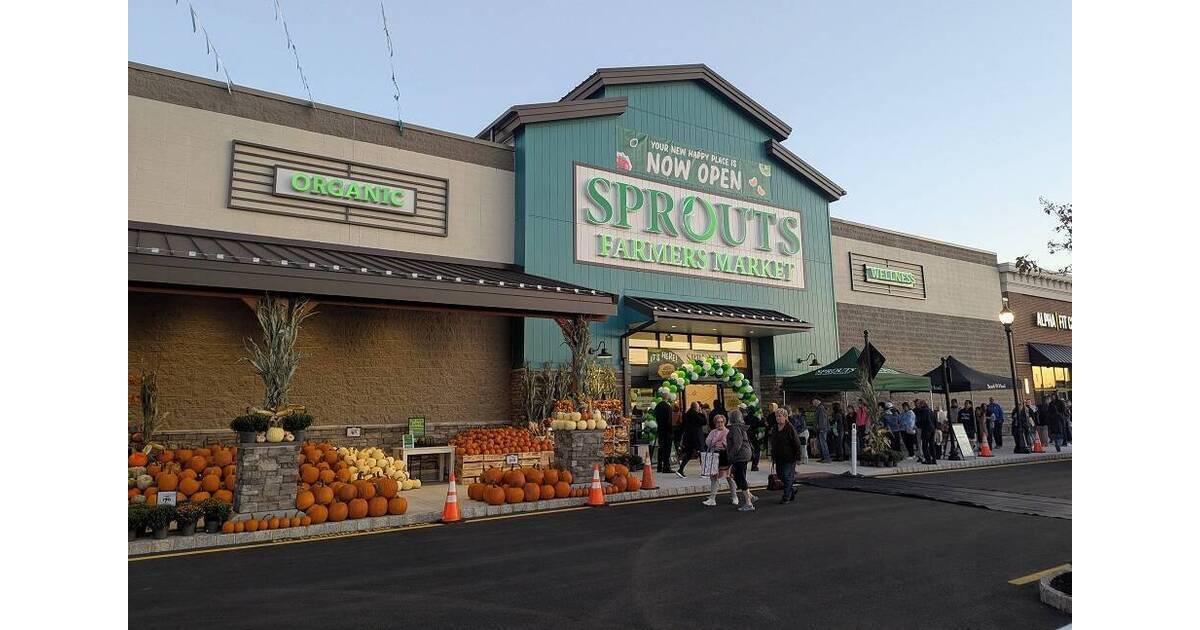 Sprouts Farmers Market & Cloverleaf Shopping Center Host Same-Day ...