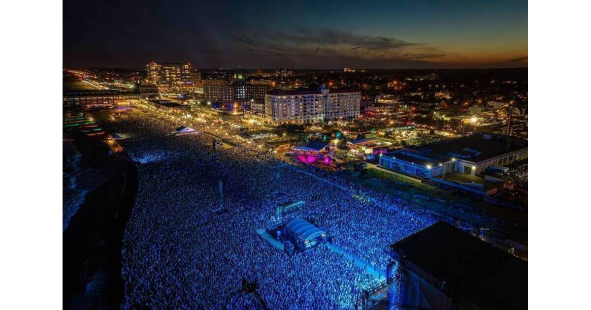 Bruce Springsteen Rocks Asbury Park Beach, Epic Finale at Sea.Hear.Now ...