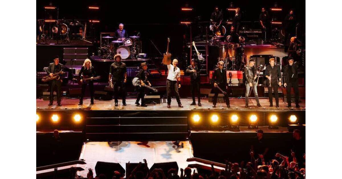 Bruce Springsteen Rocks Asbury Park Beach in Epic Finale at Sea.Hear ...