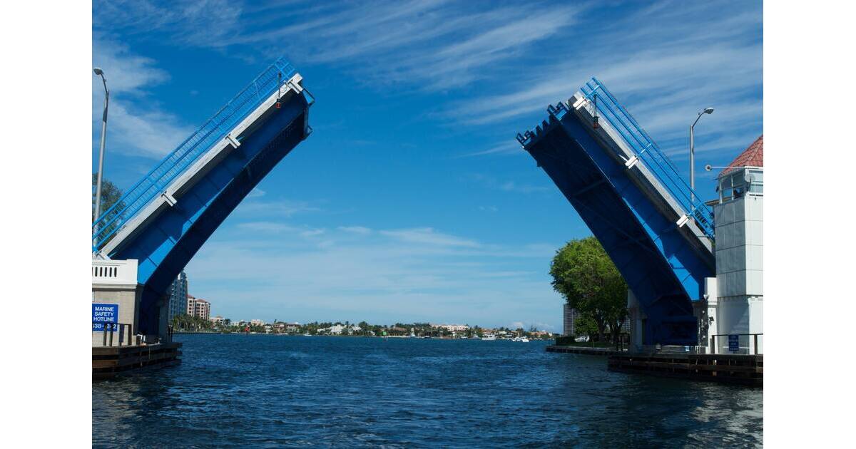 Camino Real Bridge in Boca Raton Closed to Vehicles After Mechanical ...