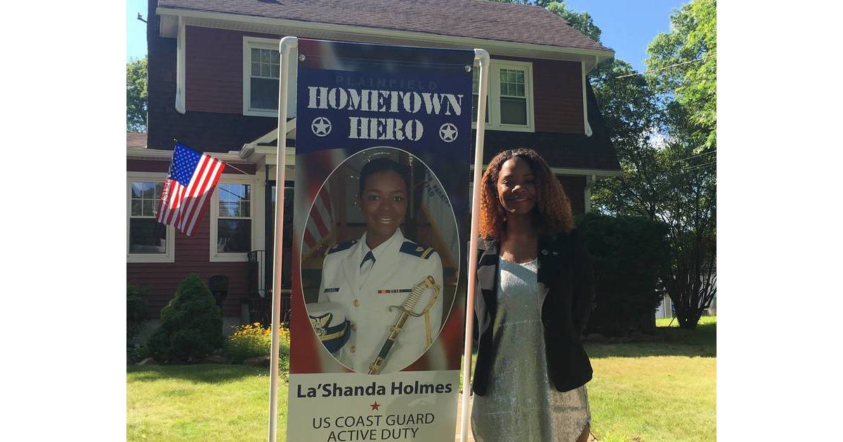 Meet Coast Guard's First African-American Female Helicopter Pilot, La ...