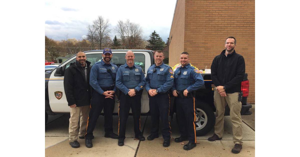 Roxbury Police Help Kennedy’s Early Act Club in Pre-Thanksgiving Food ...